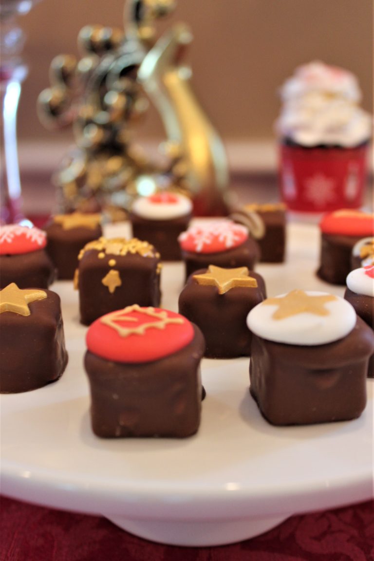 Classic Christmas Dessert Table with a Touch of Modern! | Cupcakes and ...