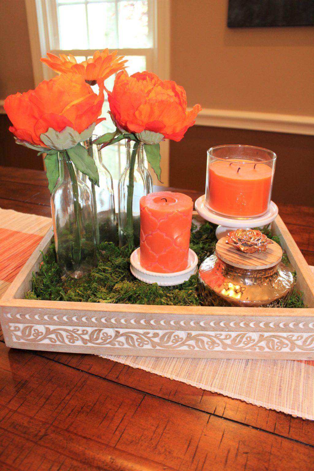 Pretty Spring Centerpiece | Cupcakes and Paper Lanterns